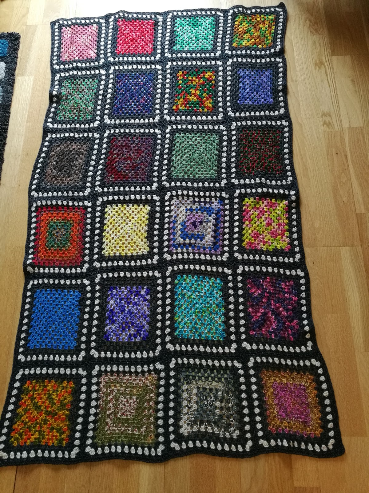 AnnetteK.strikker blogg: Teppe i regnbuens farger