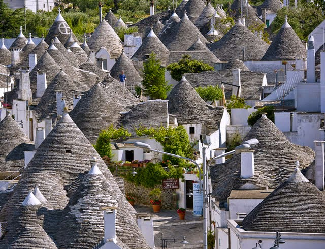 Alberobello - Bari, Puglia, Itália - a cidade das casas em forma de ...