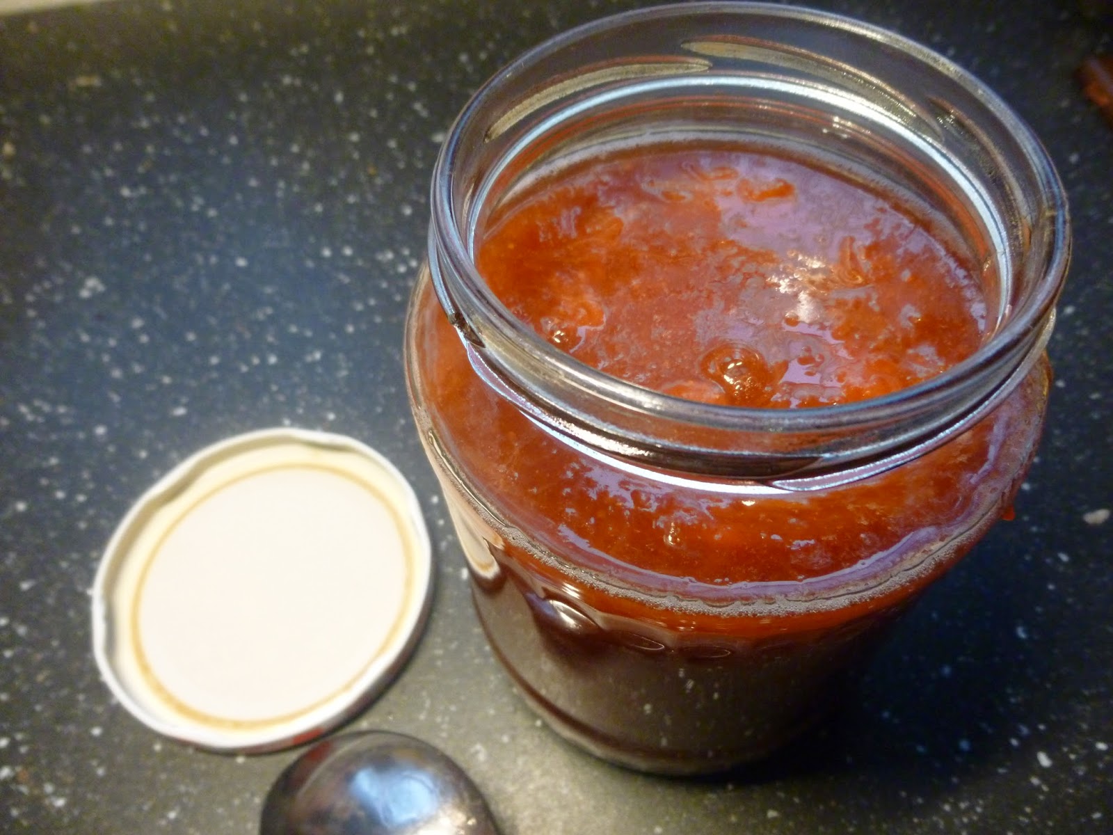 Island-Fan Kochbuch: Rabarbara- og jarðaberjasulta