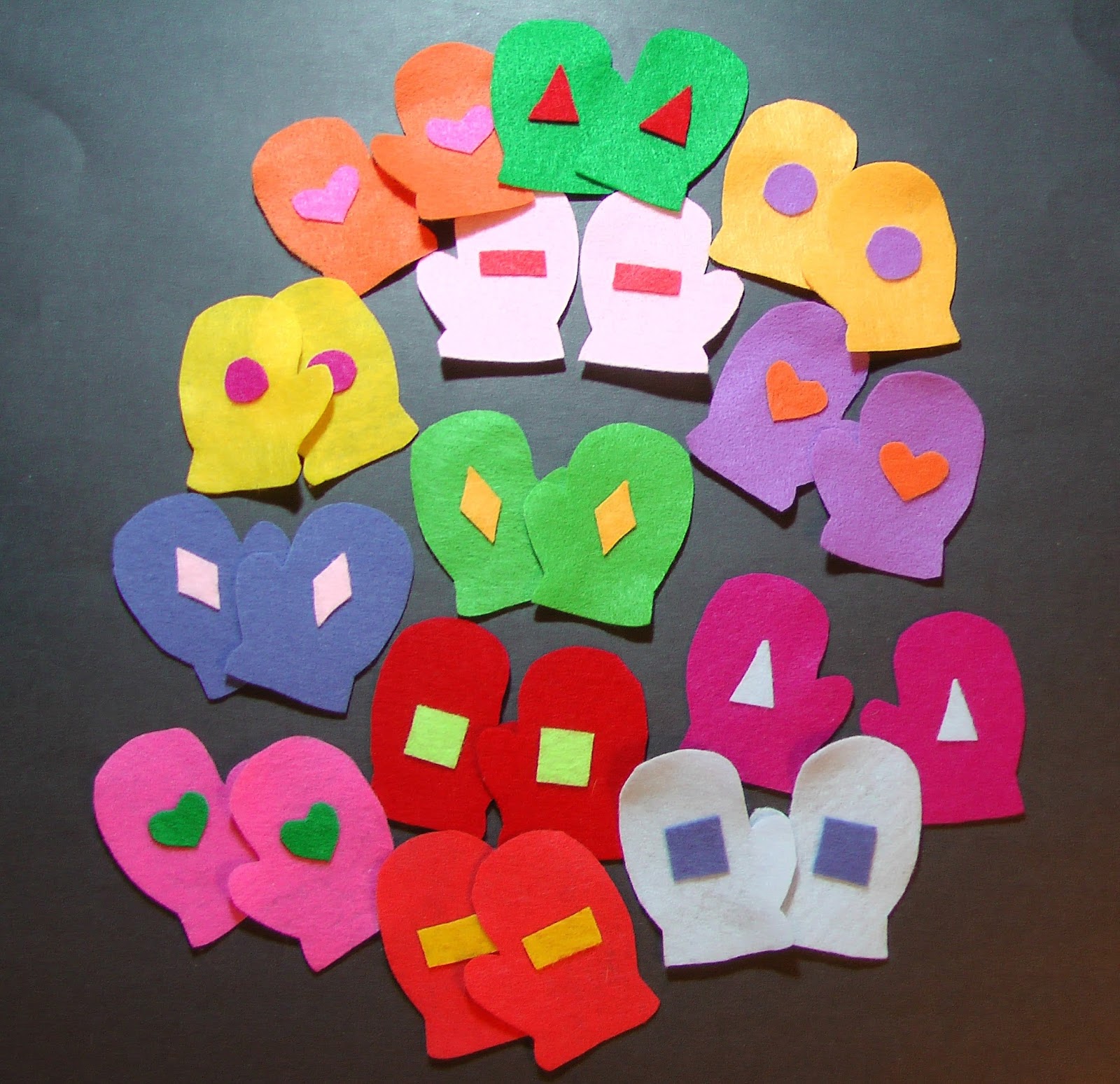 Flannel Board Fun: Mitten Match