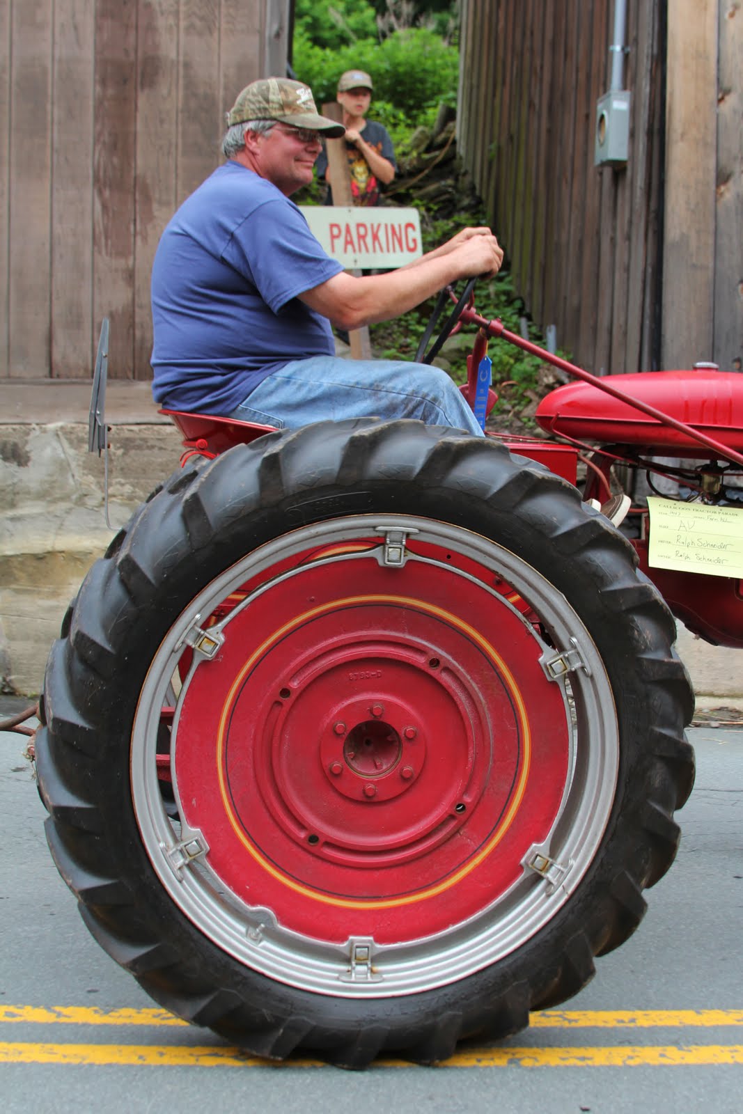 LENZARTIS: The Redneck in me: The Tractor Parade, Callicoon, NY 2011