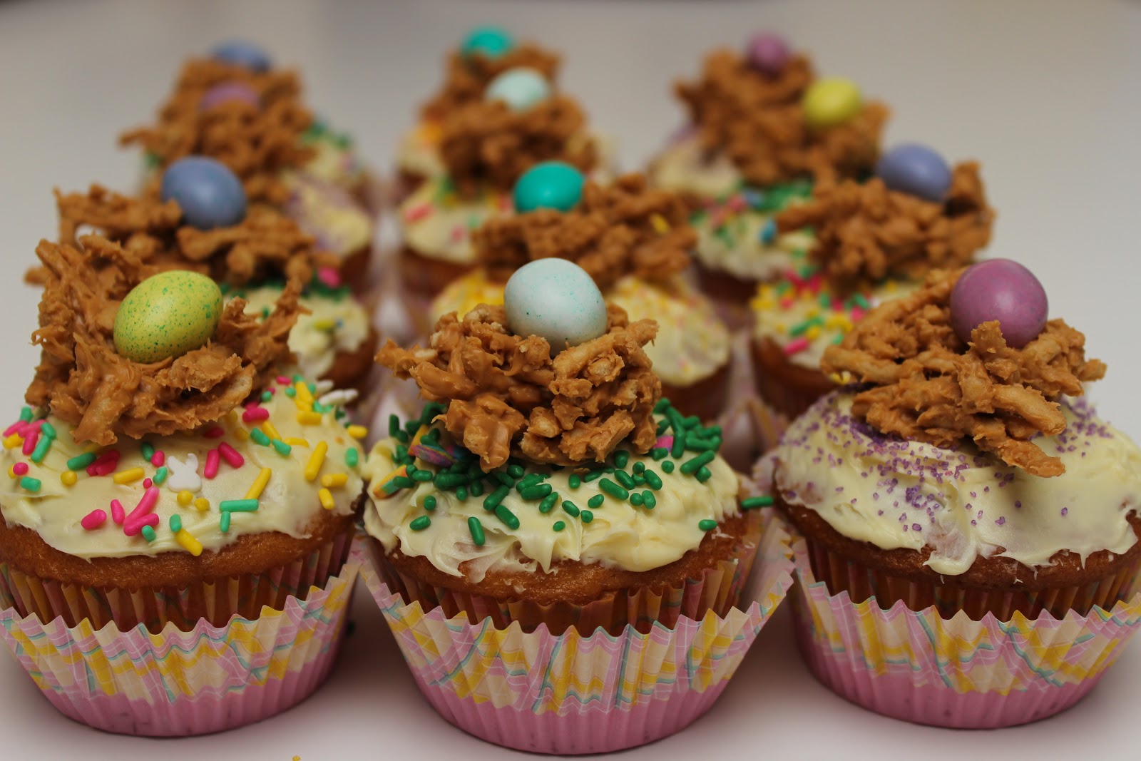 MamaHoots.. Food is Love: Birdie Clusters (Cookies and Cupcakes)