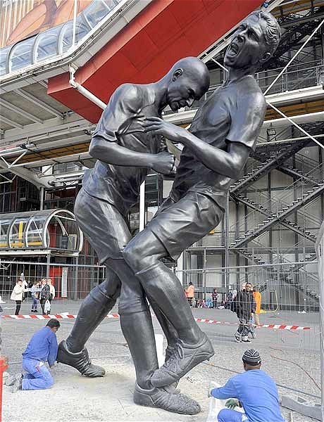 Vida La Gracielle: THE ZINEDINE ZIDANE HEADBUTT STATUE