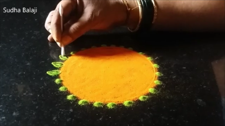 How to draw round rangoli easy n quick | Kolam by Sudha Balaji