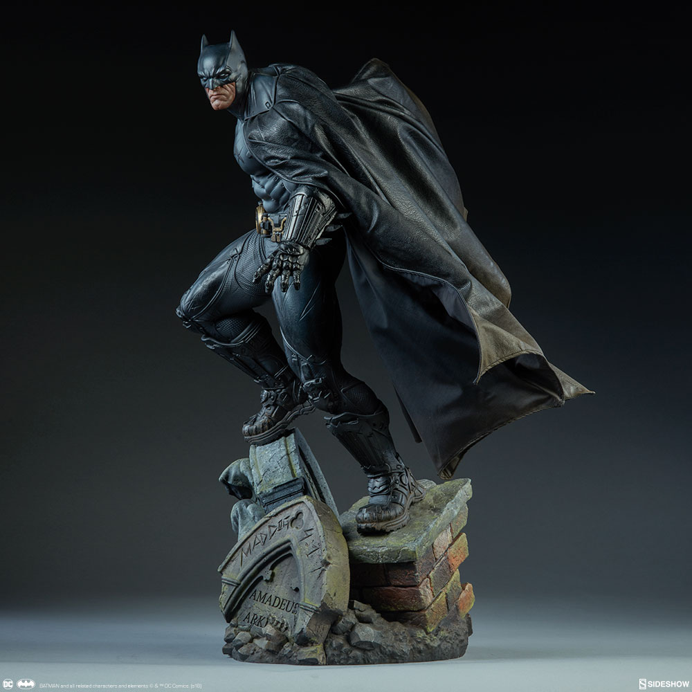 toyhaven: Sideshow Collectibles 21-inch tall Batman Premium Format ...