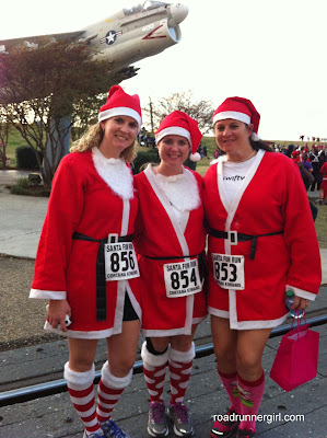Road Runner Girl: Santa Run Recap and a WINNER!