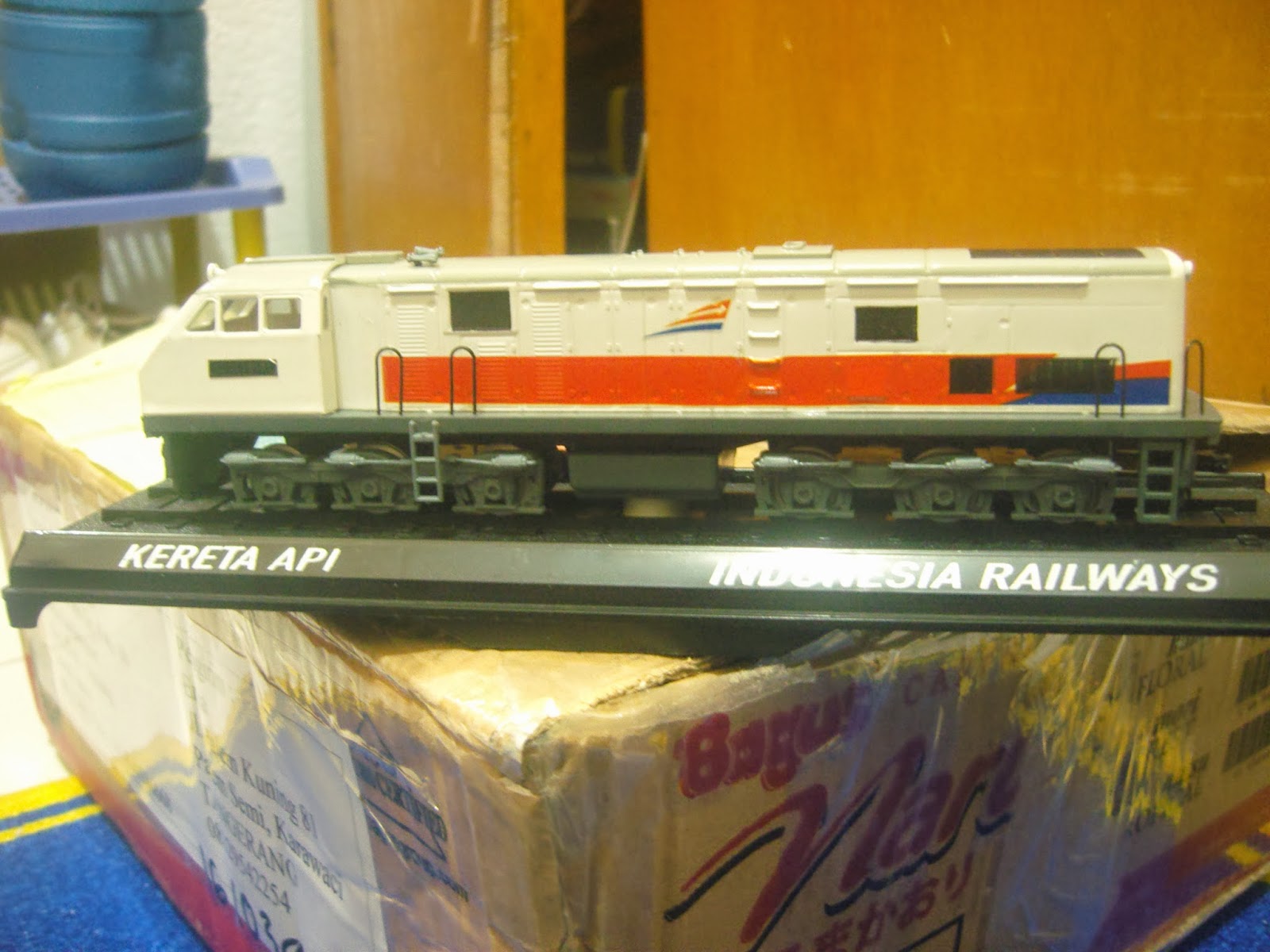 Kereta Api Indonesia: Detail Lokomotif CC203 Livery Baru