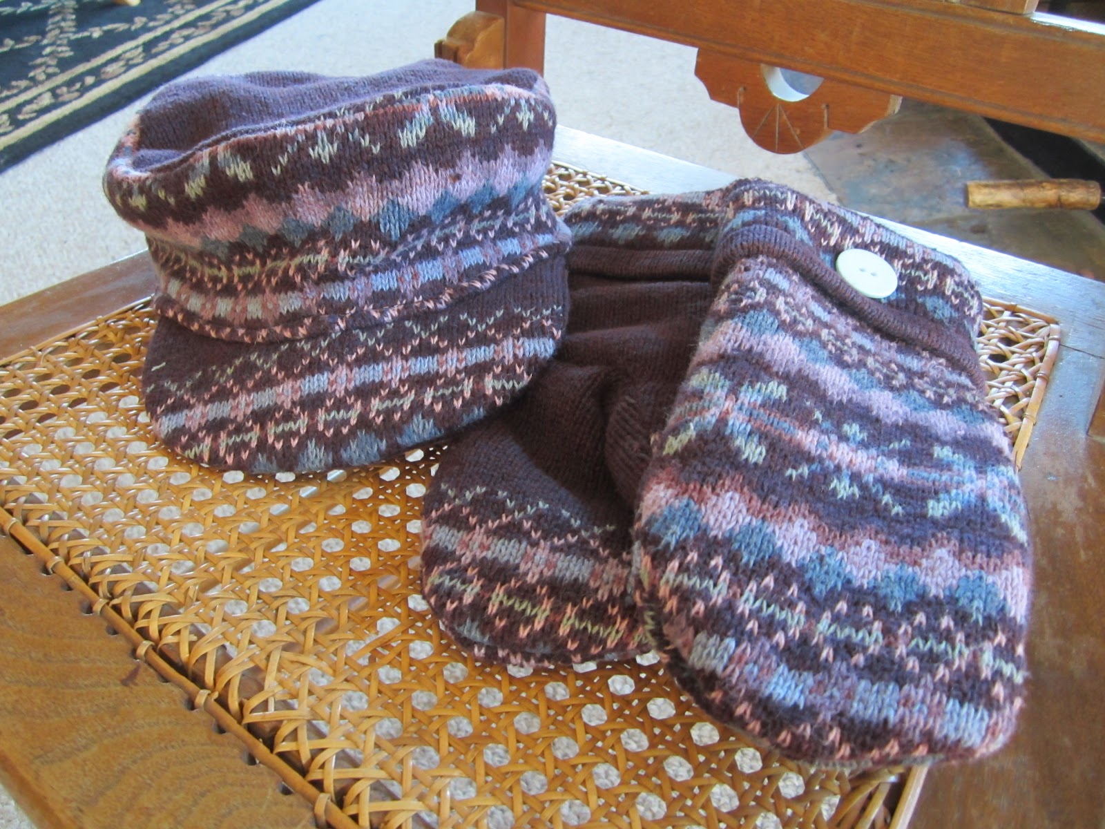 Refashion Co-op: Make mittens from an old sweater