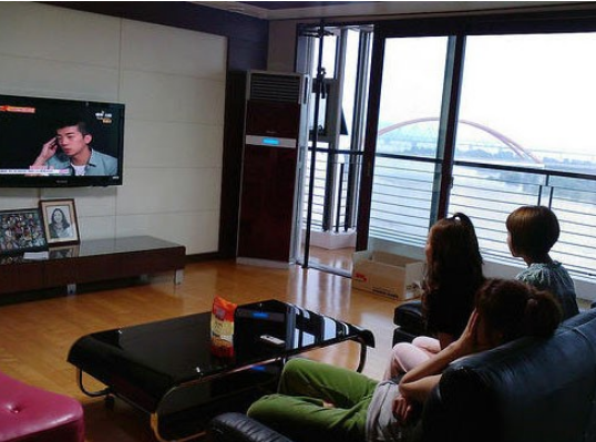 [Instiz] Difference between Big Bang's old dorm and current dorms of YG ...