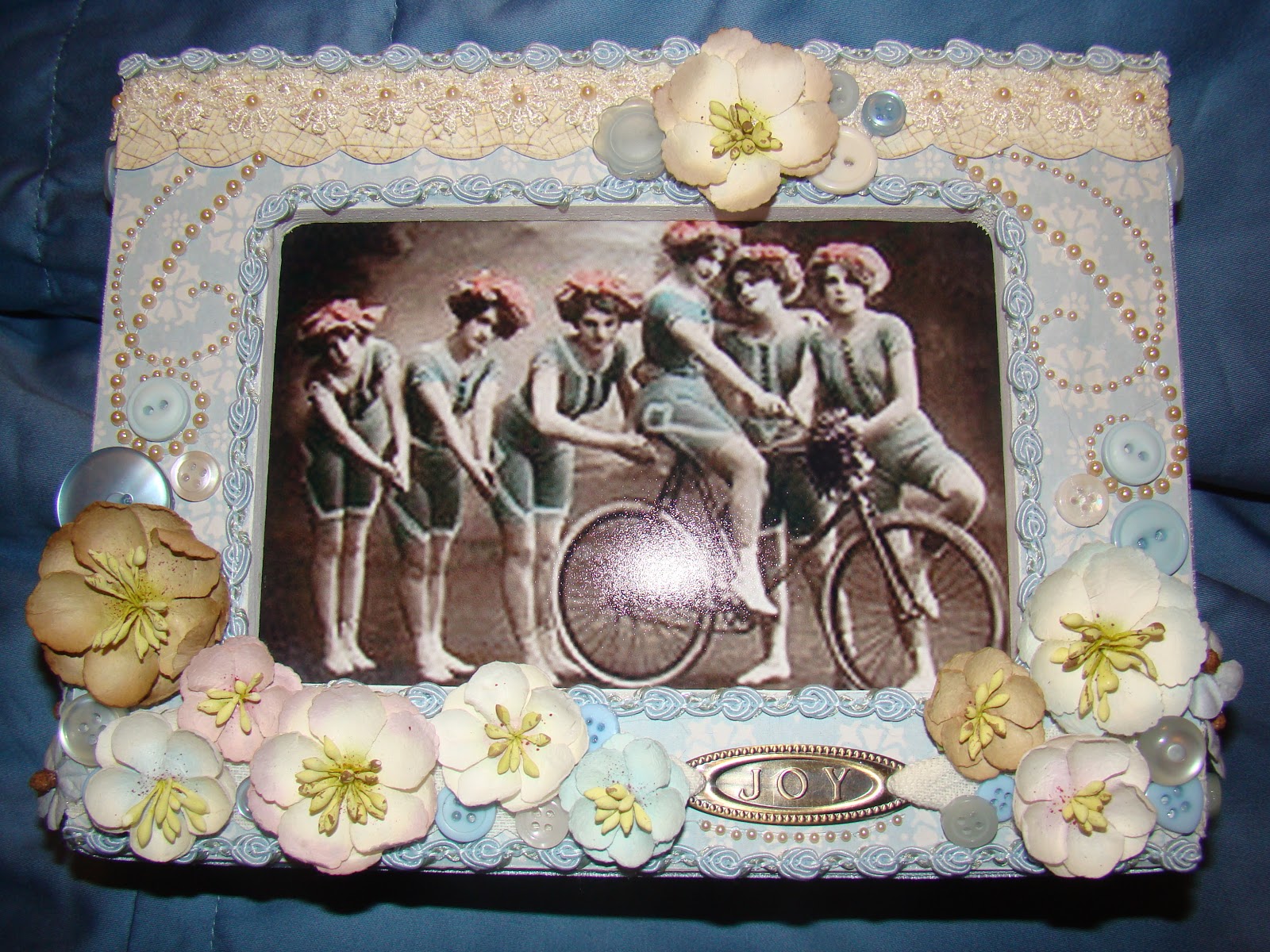 Blooming Ideas: Altered Frame