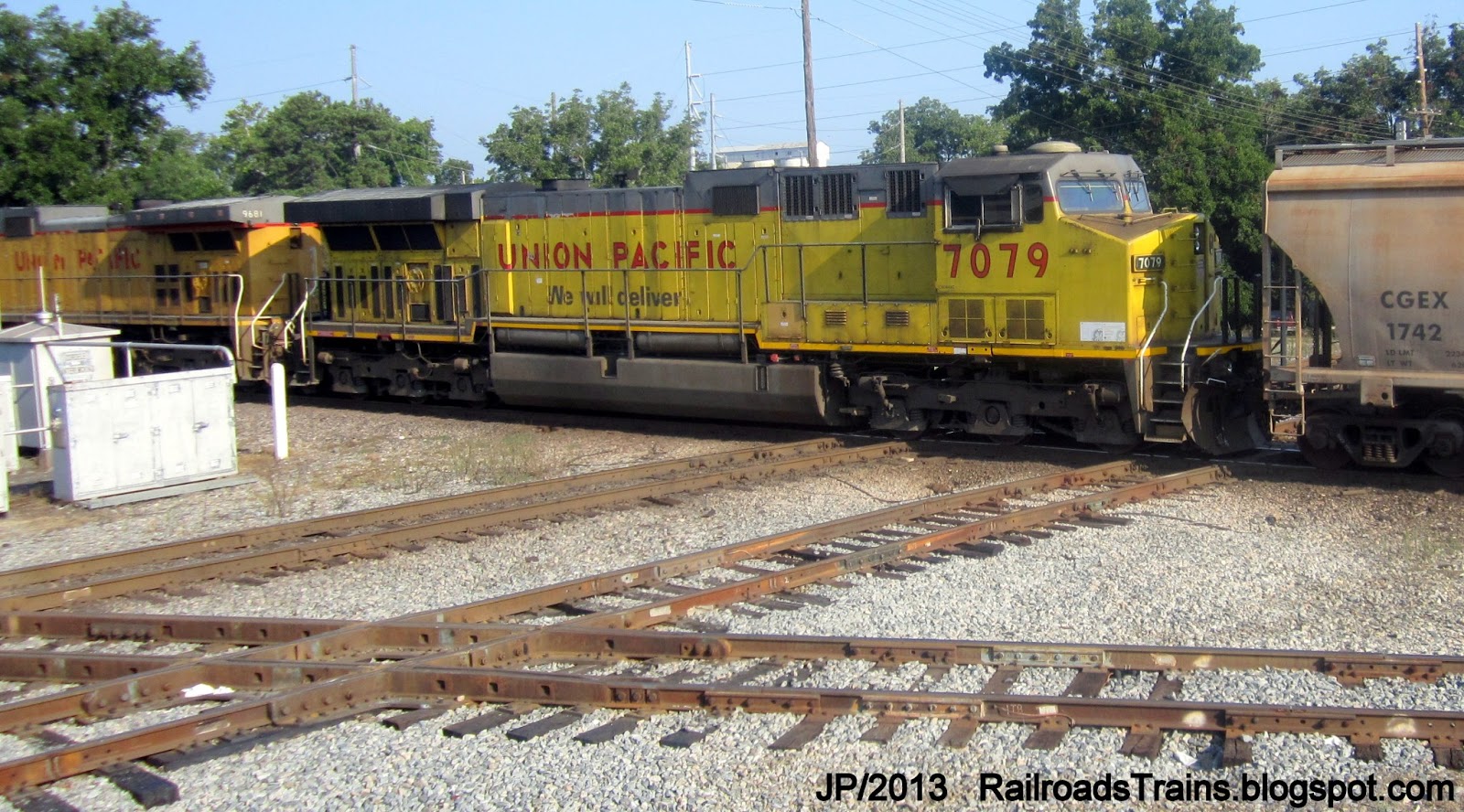 RAILROAD Freight Train Locomotive Engine EMD GE Boxcar BNSF,CSX,FEC,Norfolk Southern,UP,CN,CP ...