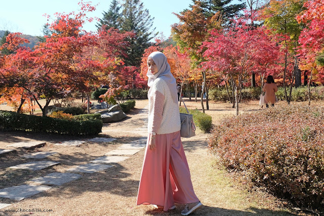 Inspirasi Outfit Liburan Musim Gugur di Korea untuk Hijaber - CHOCODILLA