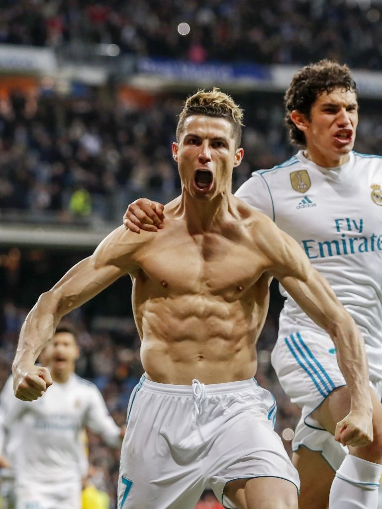 WE LOVE HOT GUYS: Cristiano Ronaldo shows off his muscles