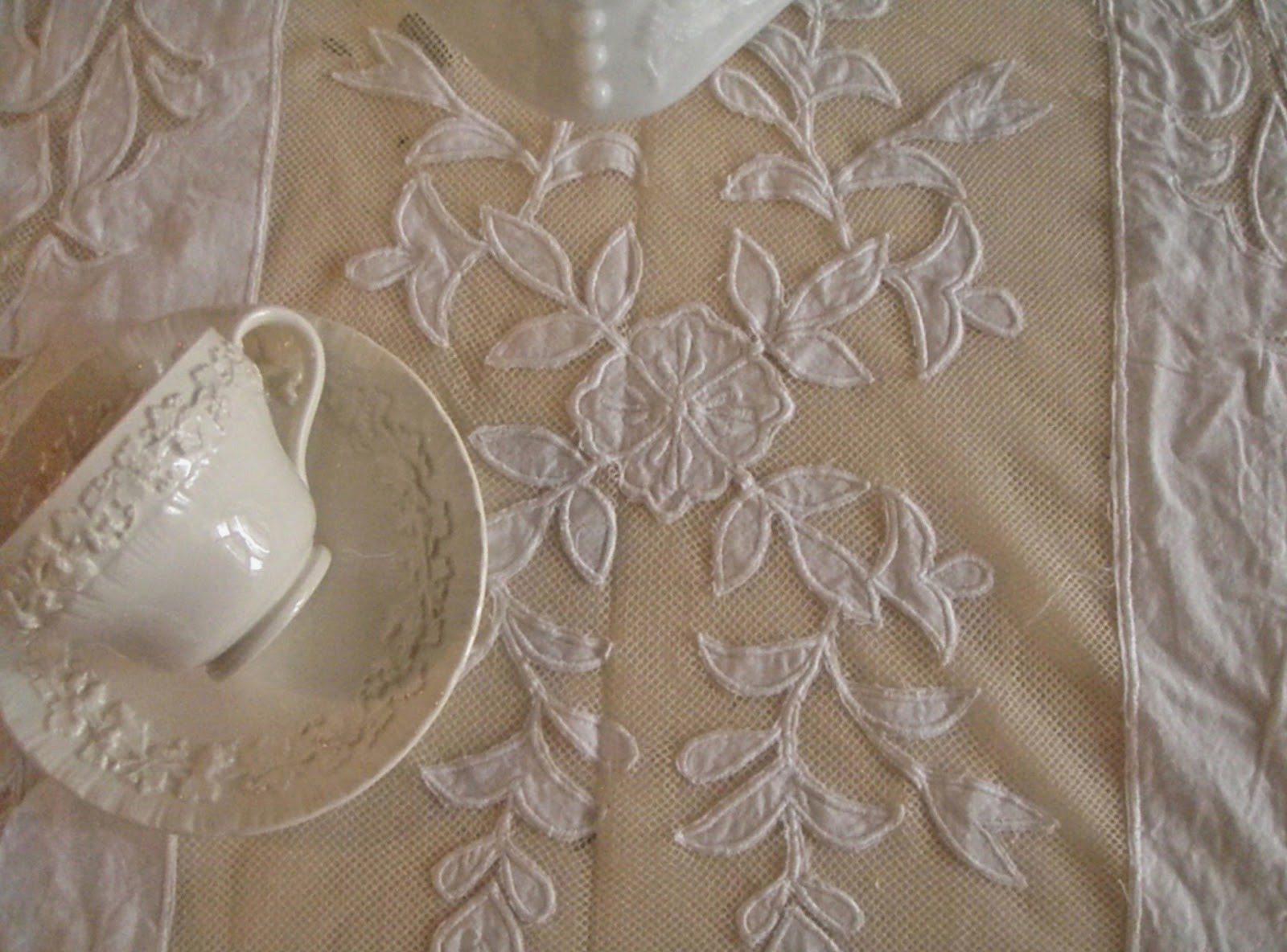 Cabin & Cottage : French Ivory & White