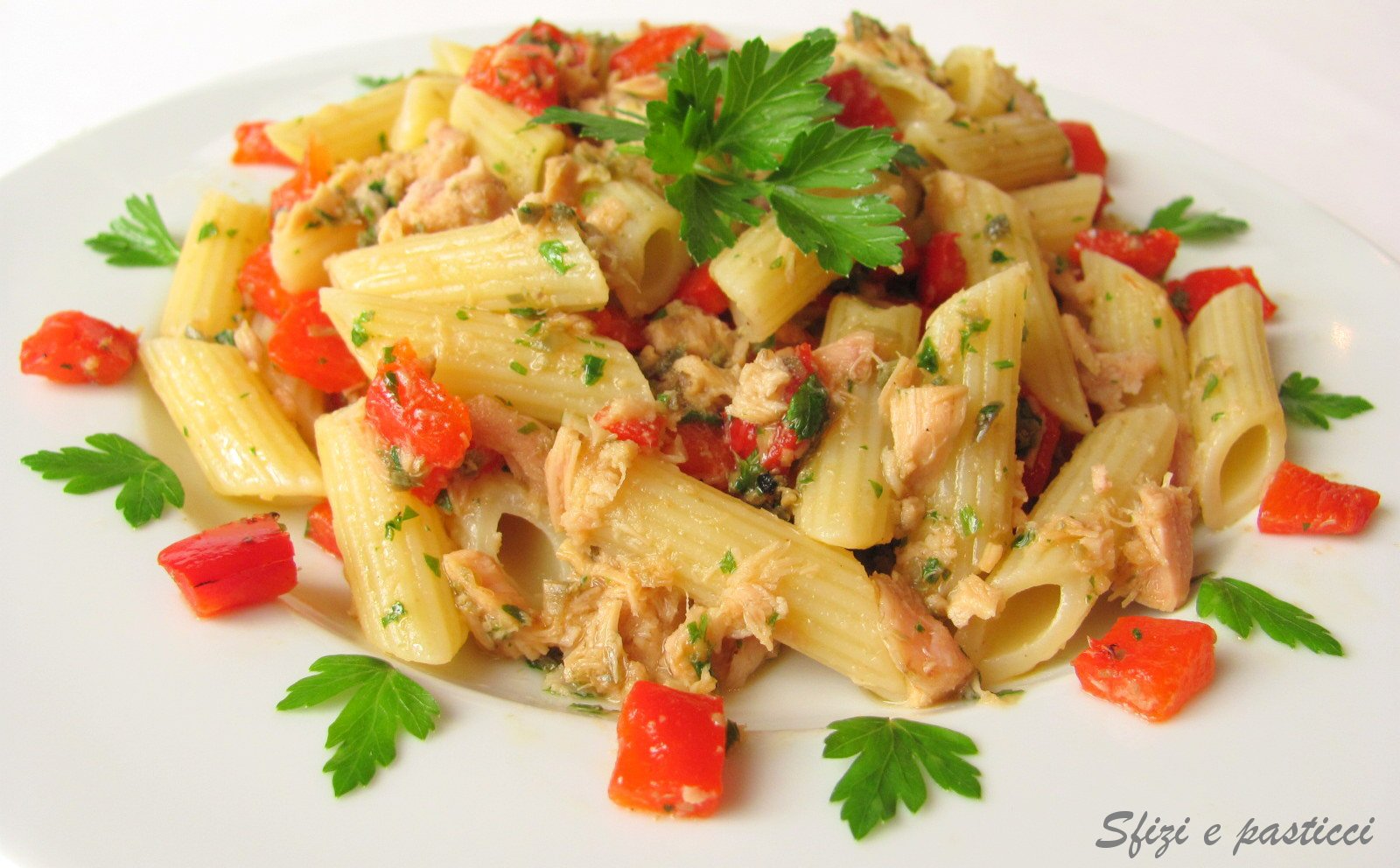 Sfizi e pasticci: Penne al tonno e peperoni