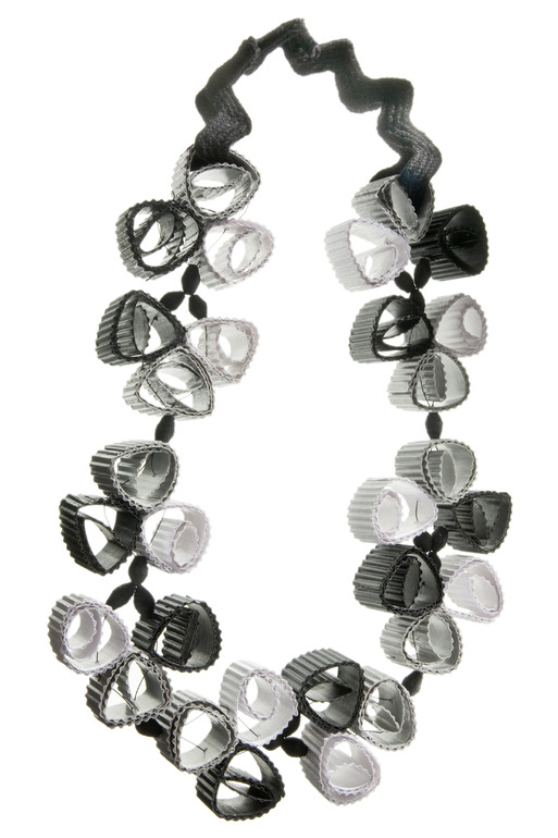 Elemeno P: Angela Simone