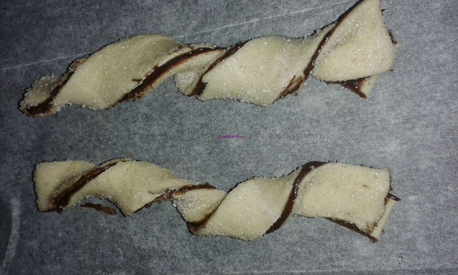 LOS DULCES DE NIEVES: Torciditos de hojaldre rellenos de chocolate.