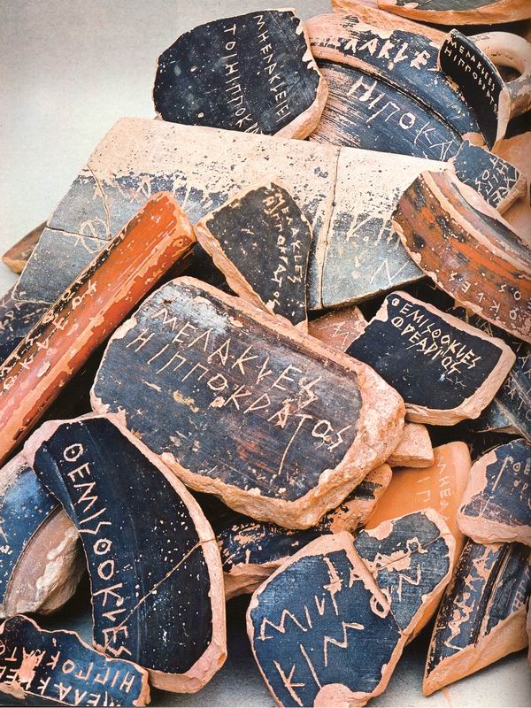 Triángulo equidlátere: Ostracismo griego