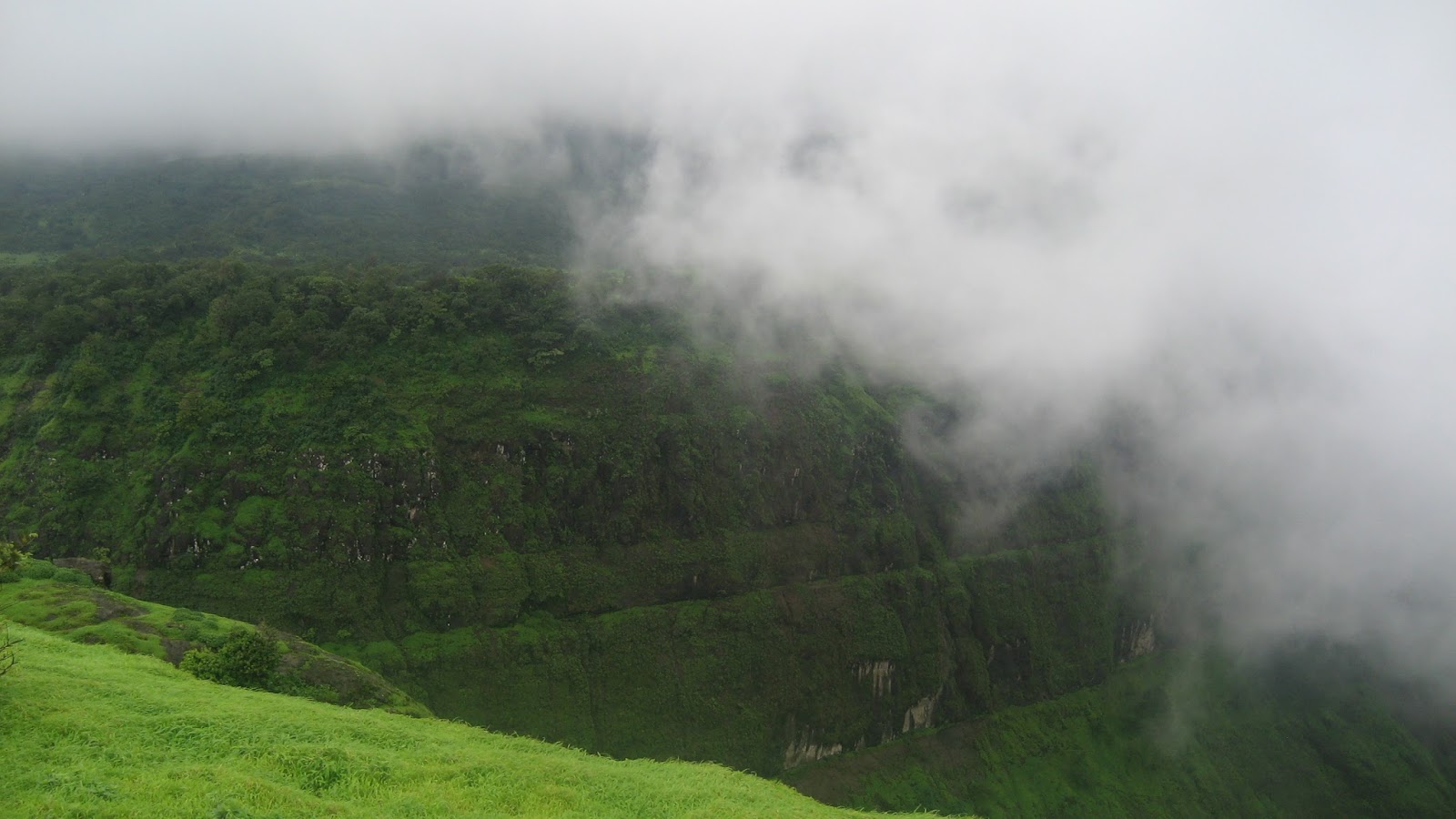 On the Edge of Sahyadris: Ahupe Ghat: A memorable walk through heaven