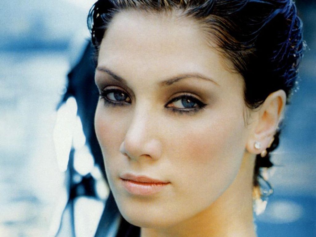 Delta Goodrem Hot Cleavage Sexy HQ Photos of Photoshoot