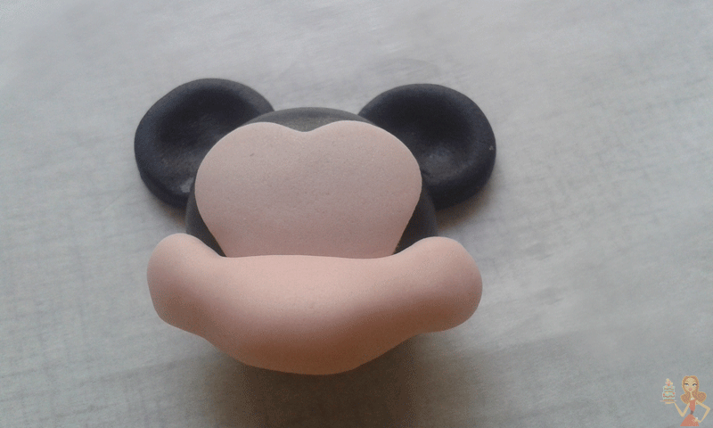 Make me a cake: Mickey Mouse in the plane tutorial