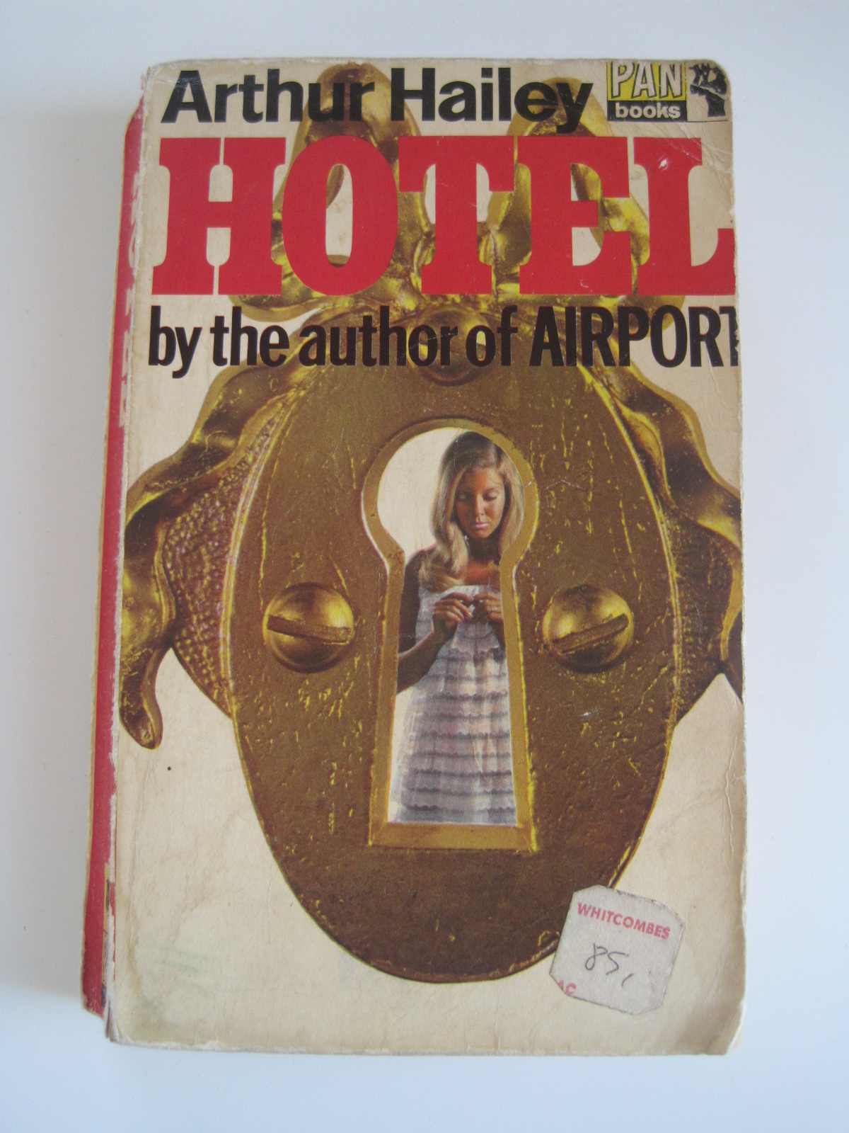 BOOK CLUB OF ONE: BOOK REVIEW: Hotel by Arthur Hailey (1965)
