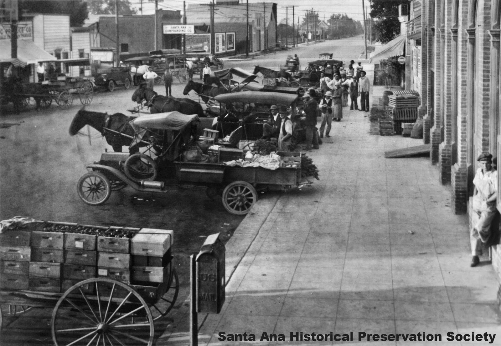 O.C. History Roundup: Santa Ana, history classes, and mystery signs