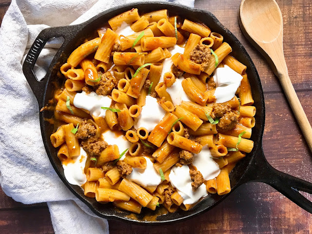 Beefy One-Pot Rigatoni with Mozzarella