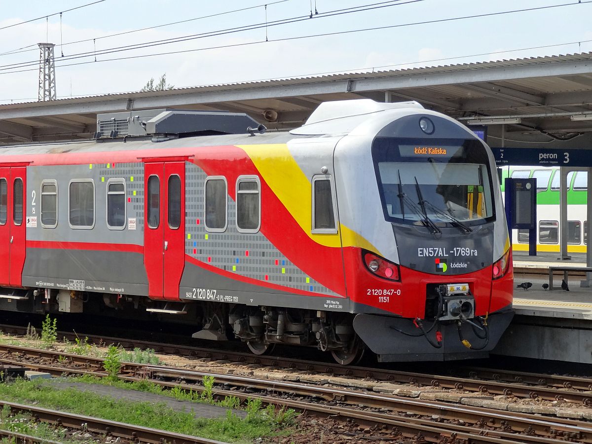 Łódzkie EN57AL-1768 na dworcu Warszawa Wschodnia. | Torowy