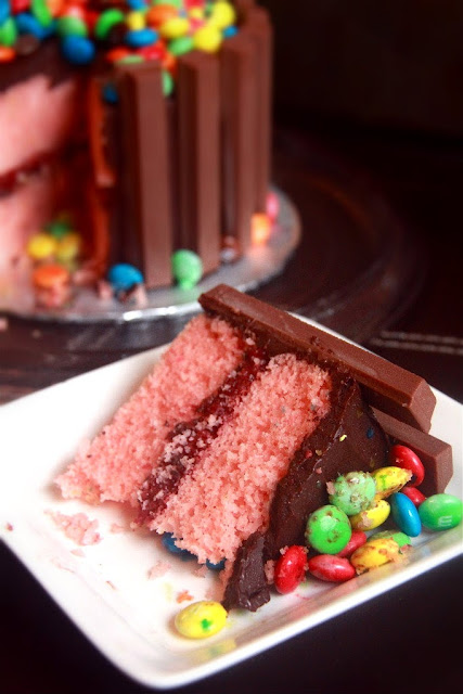 Crumbs and Cookies: kit kat cake.