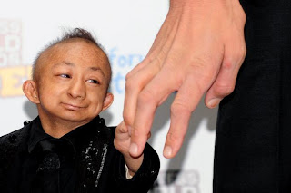 MUJERES HOMBRES FOTOS NOTICIAS: FOTOS DE HE PINGPING EL HOMBRE MAS BAJO ...