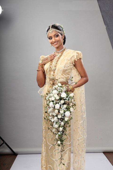 MEHANDI DESIGNS WORLD: Wedding kandyan style sarees