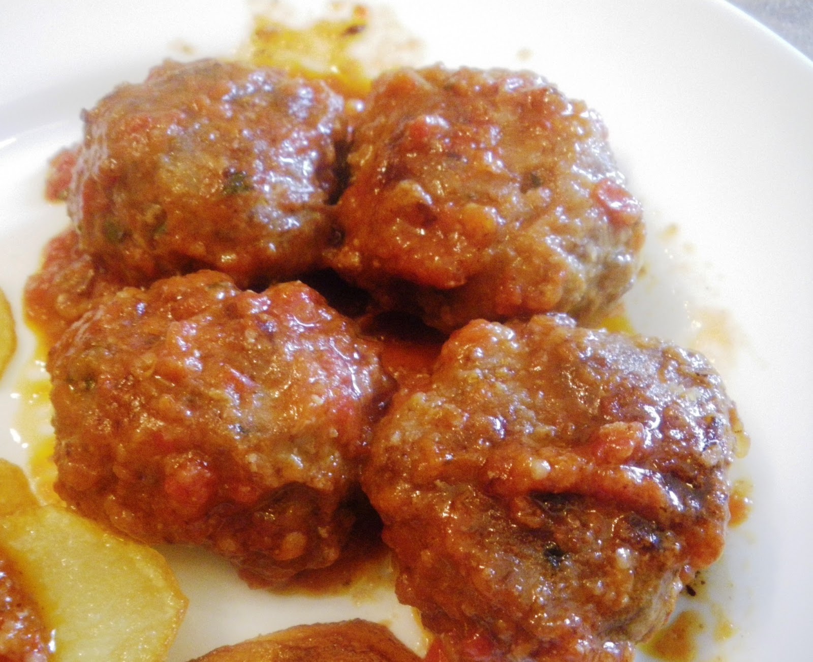 Keftedes, boulettes de viande à la grecque en sauce tomates du jardin ...