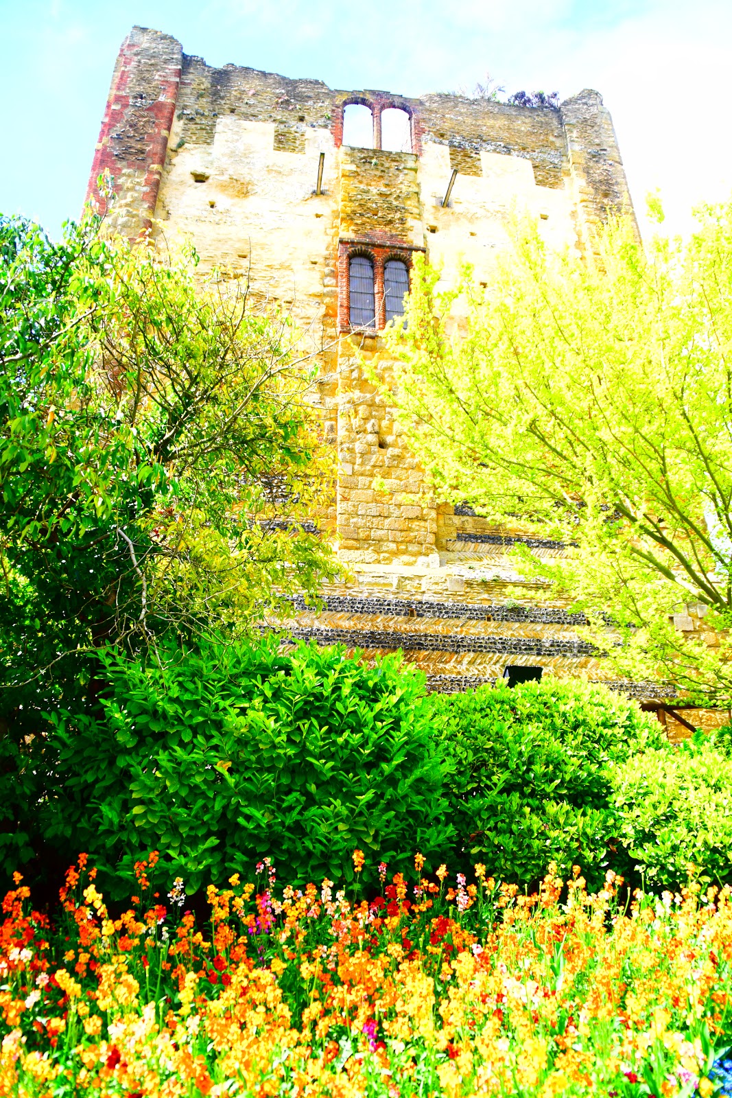Enjoy your time with beautiful places: Guildford Castle