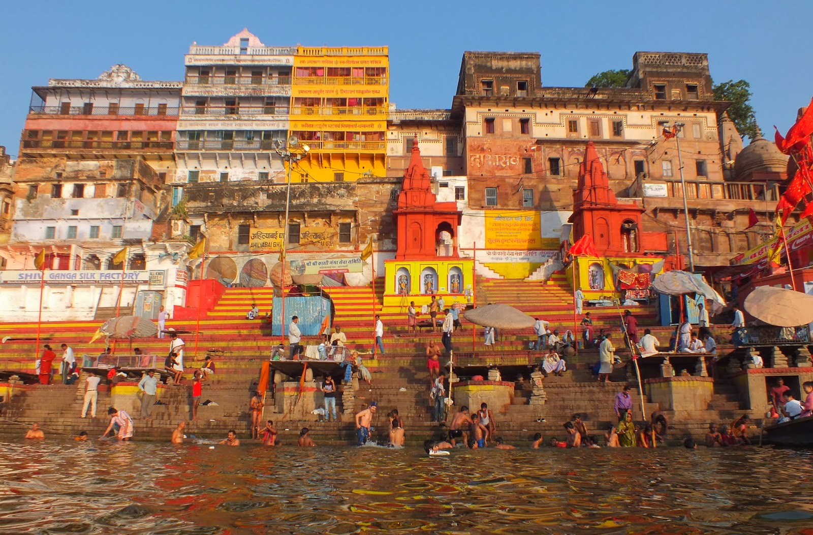 De l'inde vers l'océanie: A la découverte de l'envoûtante Varanasi ...