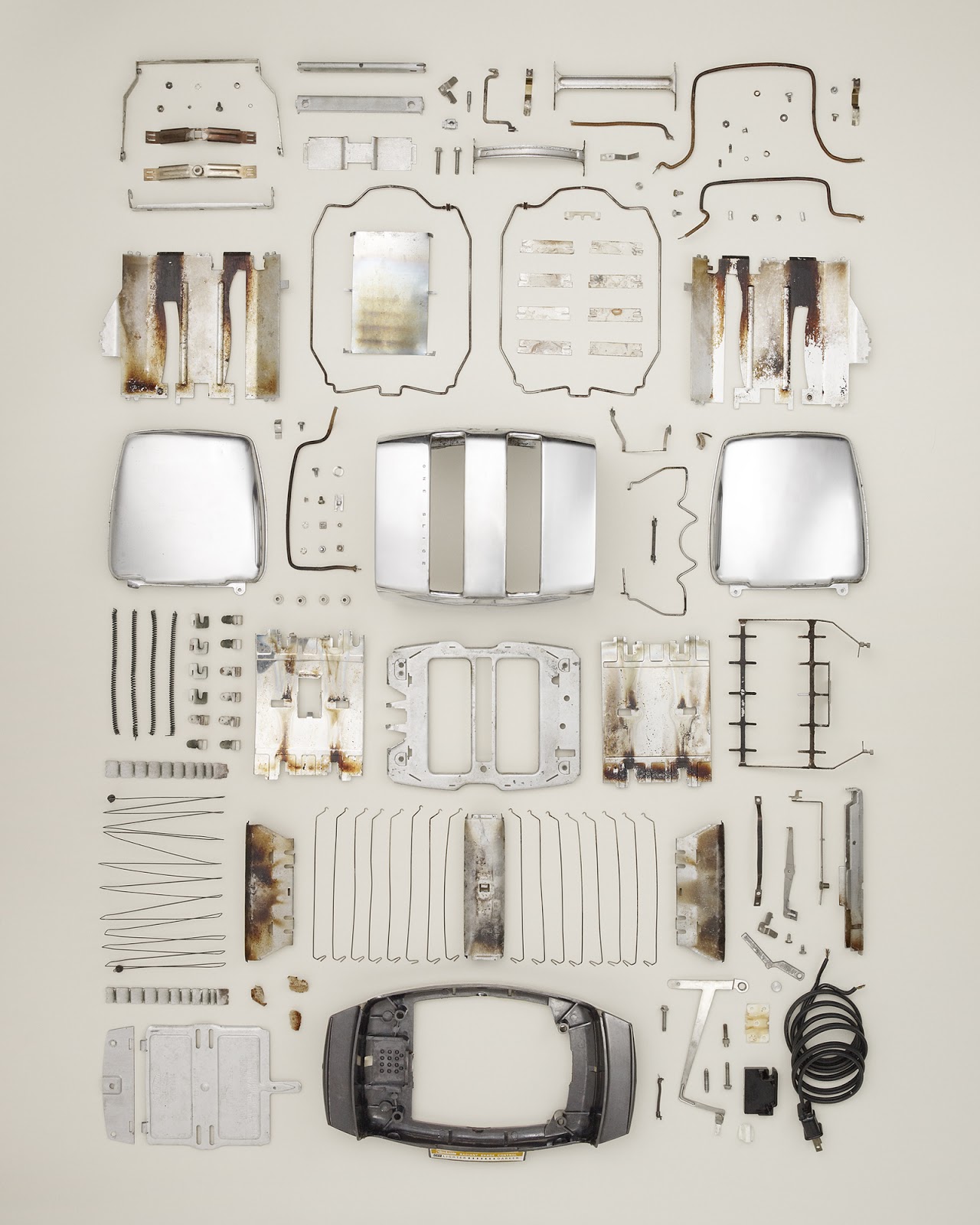 FAIZ RAHMAN :): Seni "Things Come Apart" Oleh Todd McLellan