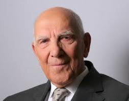 Patio de los Gentiles: Indignarnos y rebelarnos. Sí.