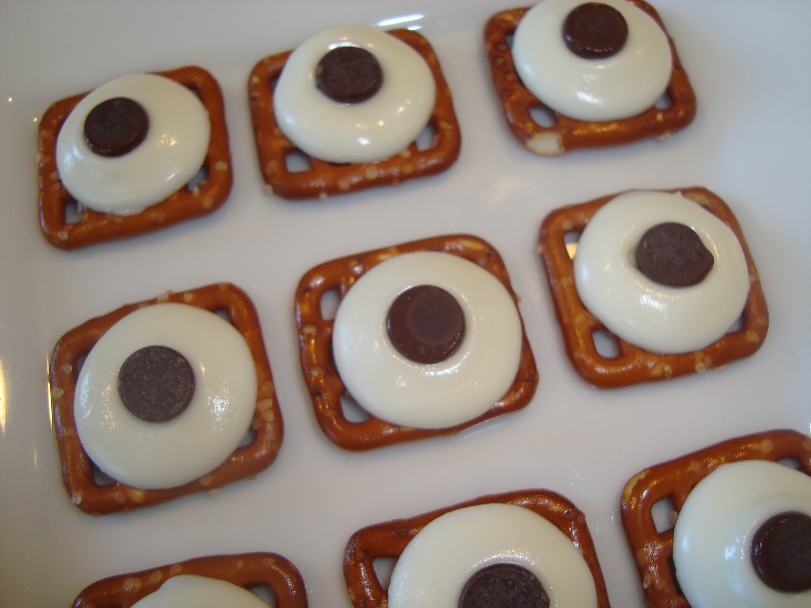 Eyeball Pretzel Bites ~ Dip it in Chocolate