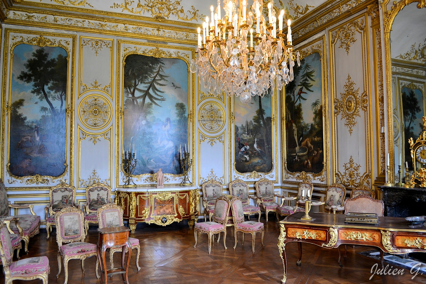 Coins du Monde: FRANCE - Picardie - Le musée Condé du château de ...