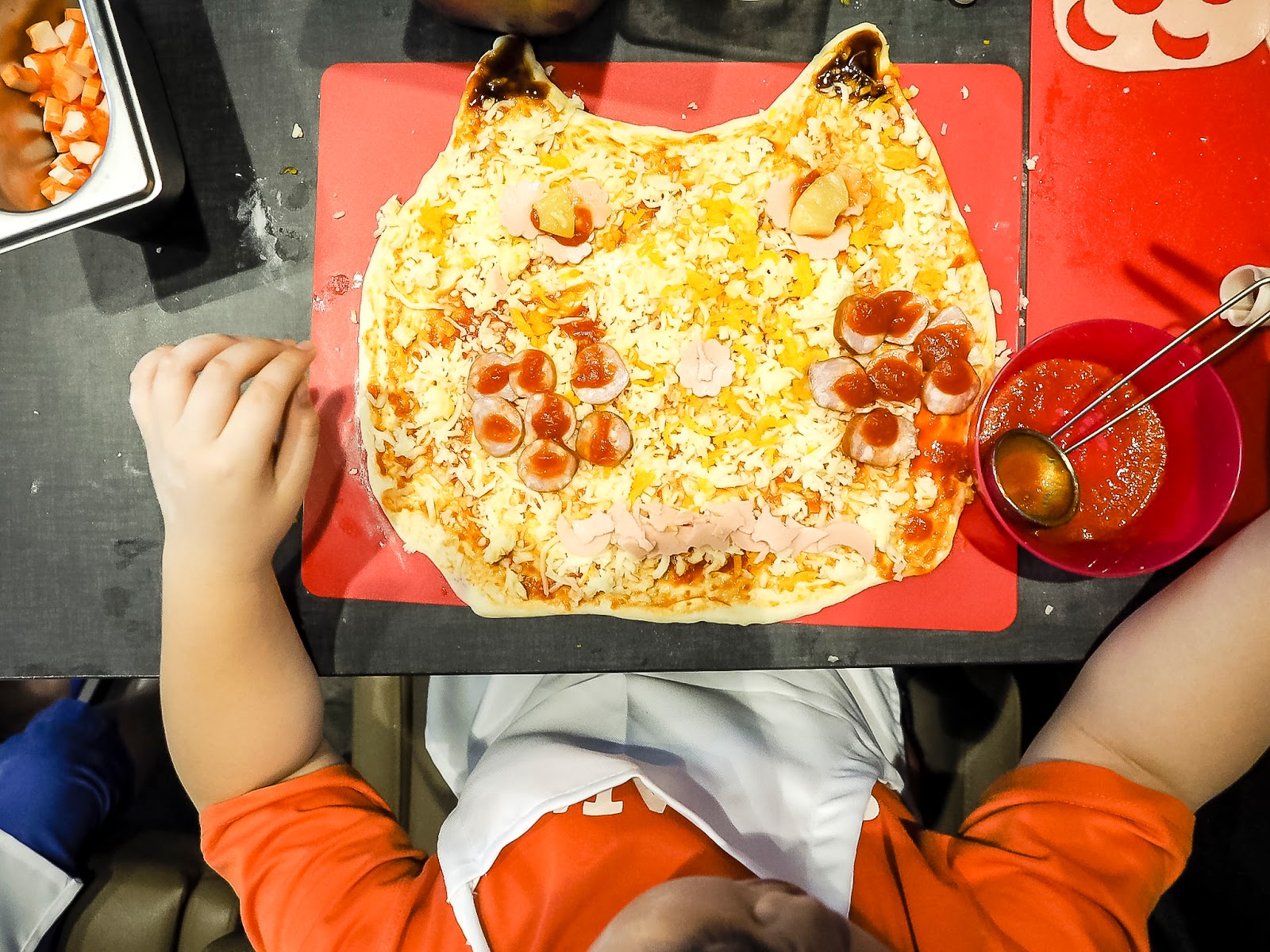 How to make a Pizza @ Atmosphere Bistro and Pizza making Workshop ...