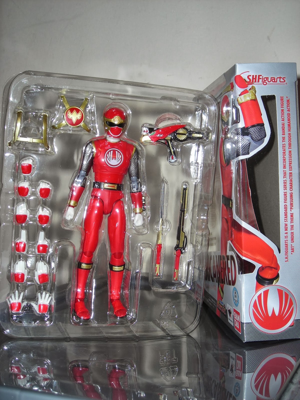 My Shiny Toy Robots: Toybox REVIEW: S.H. Figuarts Hurricane Red