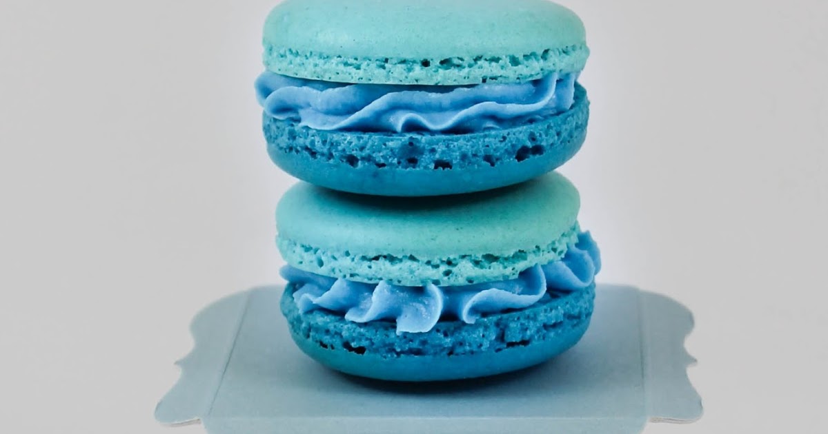bubble-and-sweet-blue-ruffle-ombre-macaron