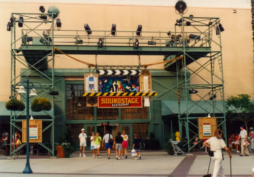 Disney Avenue: Disney-MGM Studios Catwalk Bar