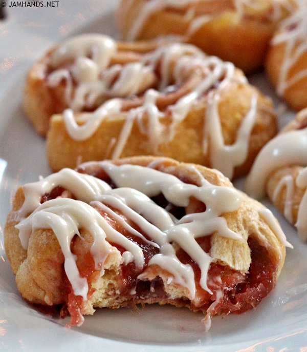 Easy Rhubarb Sweet Rolls