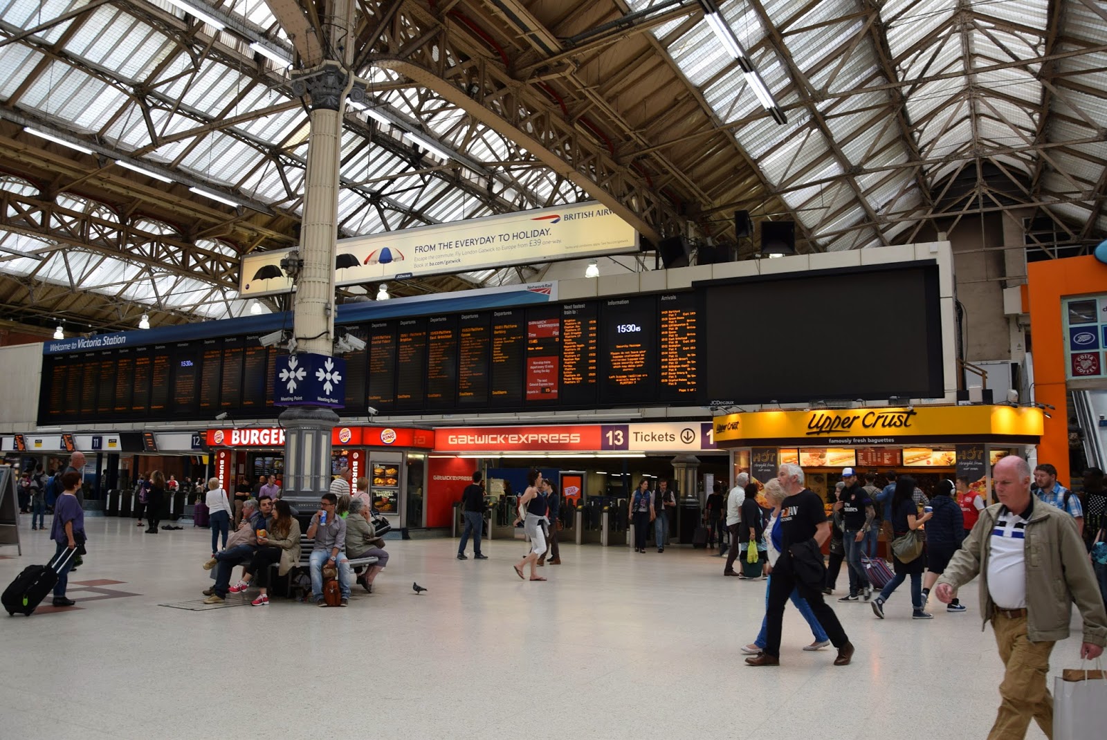 socalgalopenwallet: Victoria train station, London
