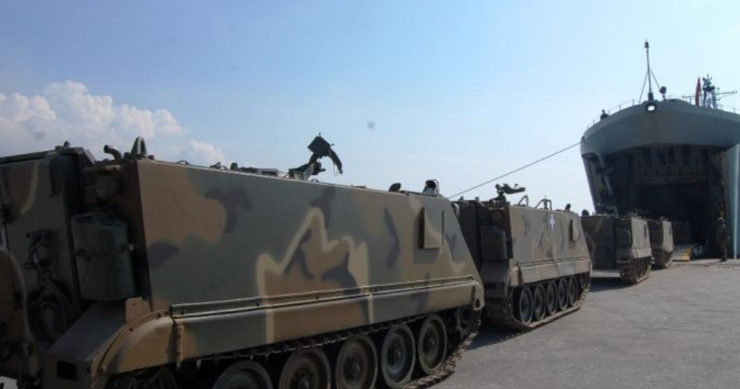 ΕΚΤΑΚΤΗ ΕΙΔΗΣΗ – Φορτώνονται άρματα μάχης, MLRS και τεθωρακισμένα σε ...