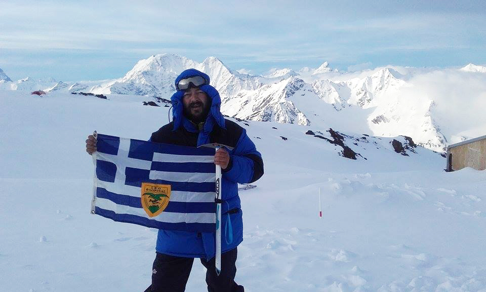 ΣΤΗΝ ΨΗΛΟΤΕΡΗ ΚΟΡΥΦΗ ΤΗΣ ΕΥΡΩΠΗΣ Η ΕΛΛΗΝΙΚΗ ΣΗΜΑΙΑ!!! ΤΗΝ ΚΑΡΦΩΣΕ ΣΤΑ ...