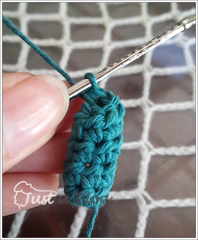 Crochet and Lipstick: Tutorial: Crochet Tube Bangle