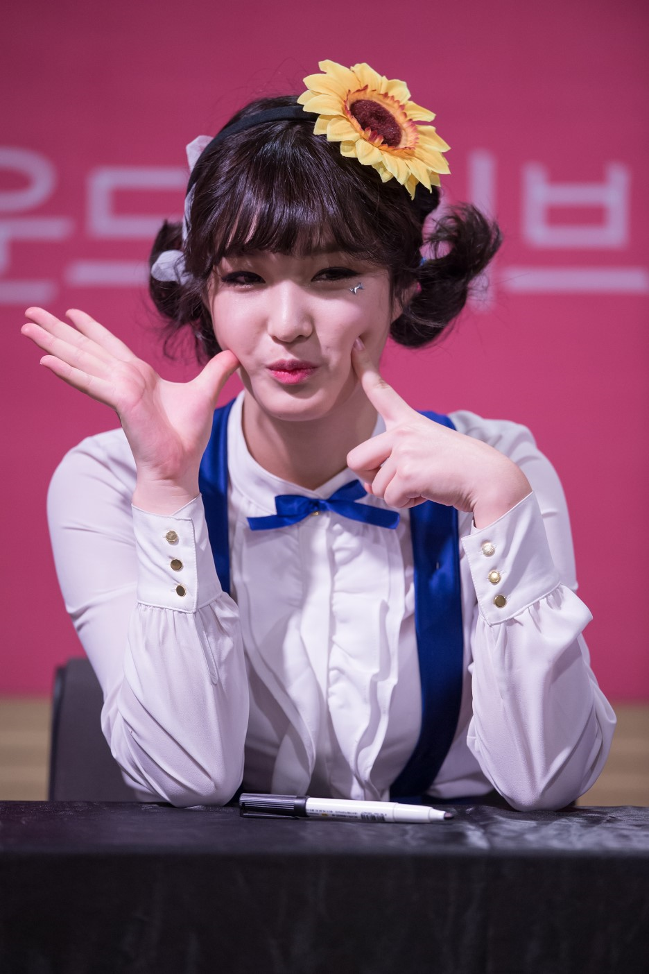 squish face: Laboum squishy cheeks