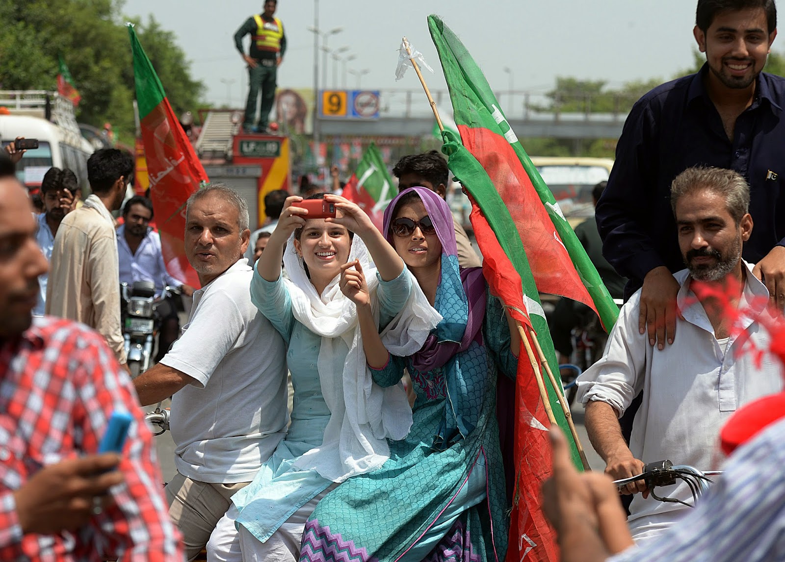Azadi March in Pictures | Imran khan Long March in Pictures - HD Photos